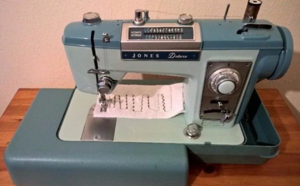 Jones Deluxe Sewing Machine Instruction Manual